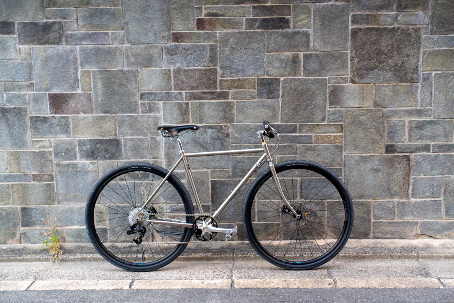 グラベルもゆくゆく。国産クロモリコミューターからEBS STUFFを始めてみる。 – EBS KYOTO