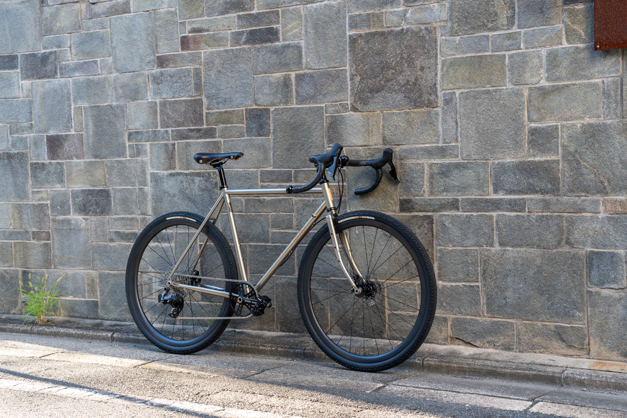 【無線電動×クロモリ】EBS STUFF × SRAM Rival eTap｜国産グラベルツーリングバイクの実力。 – EBS KYOTO