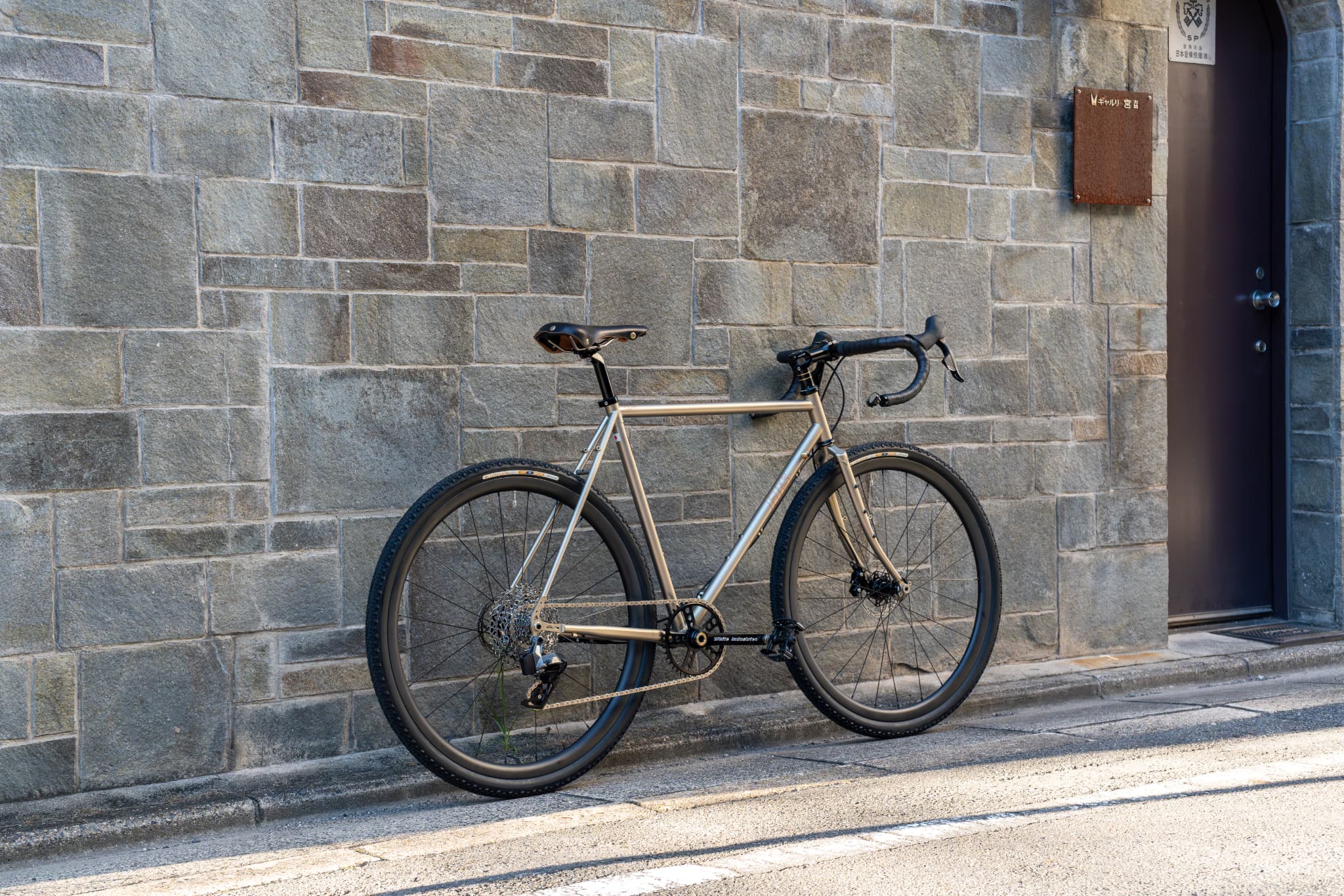 【無線電動×クロモリ】EBS STUFF × SRAM Rival eTap｜国産グラベルツーリングバイクの実力。 – EBS KYOTO