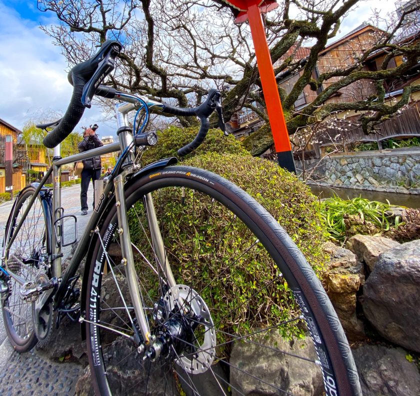 ホリゾンタルフレームのロードフレームで街乗りクルーズ。EBS STUFF！！ – EBS KYOTO