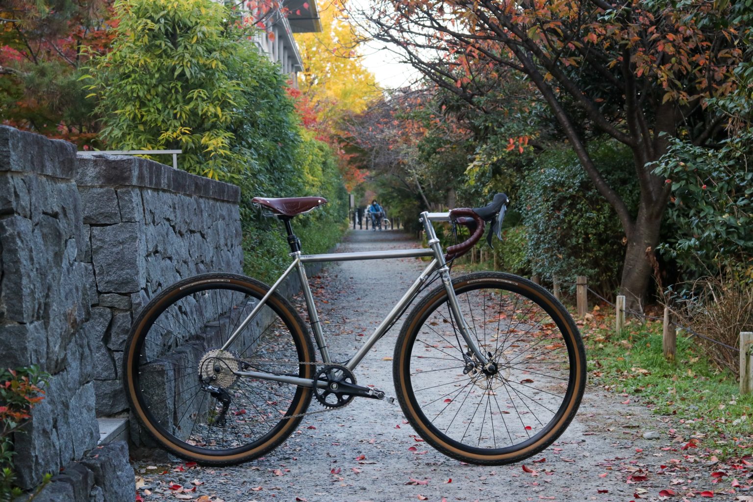 国産クロモリ×グラベル。タフで頼もしいEBS/STUFF！！ – EBS KYOTO